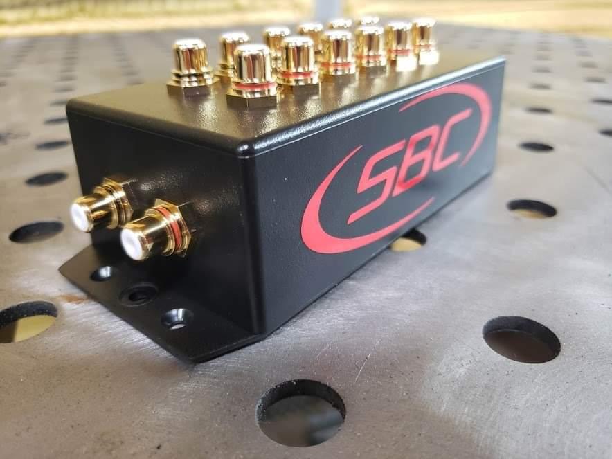 SBC Cock Box 1 In 6 Out Plastic RCA Distribution Box — Showtime Electronics